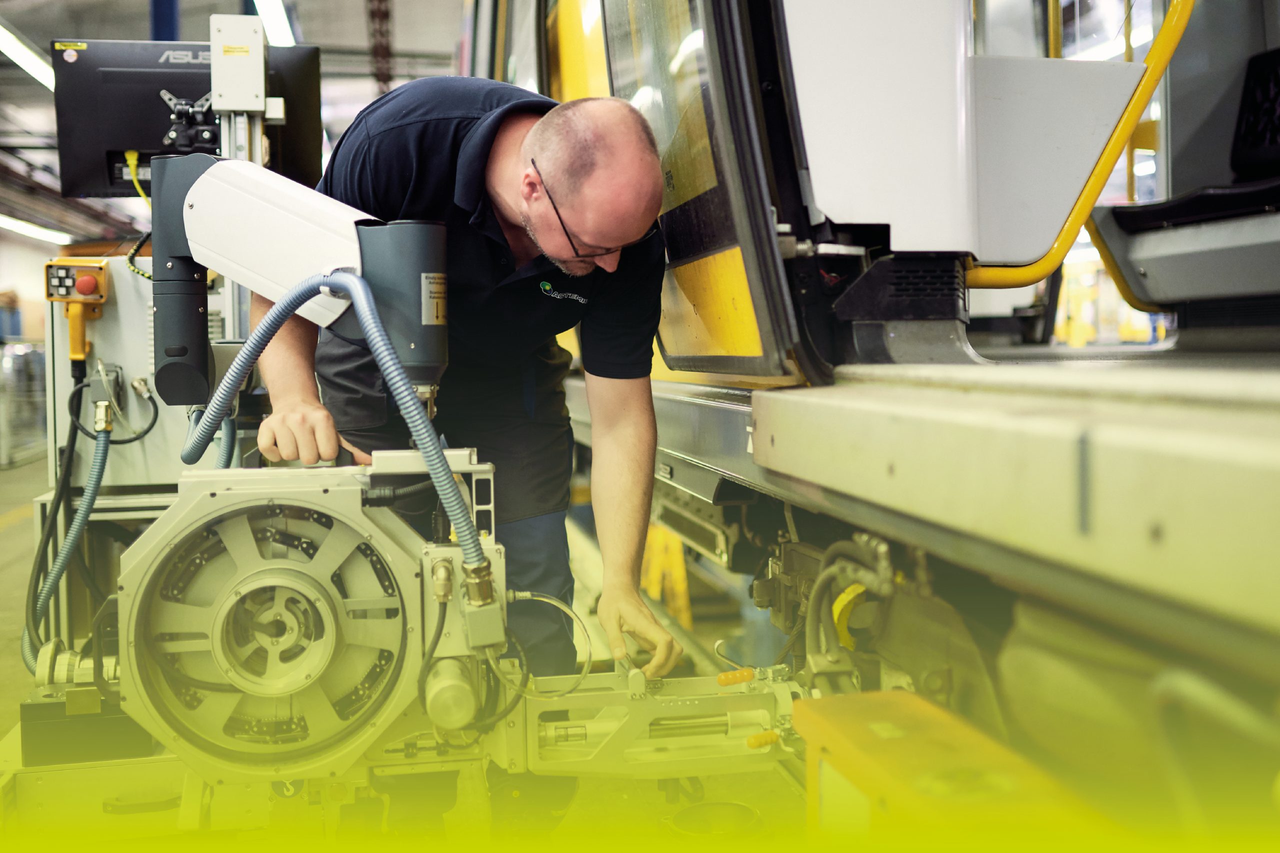 Ultrasonic testing of wheelset shafts in railway | ACTEMIUM